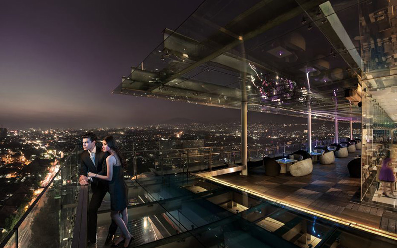 THE 18TH RESTAURANT AND LOUNGE