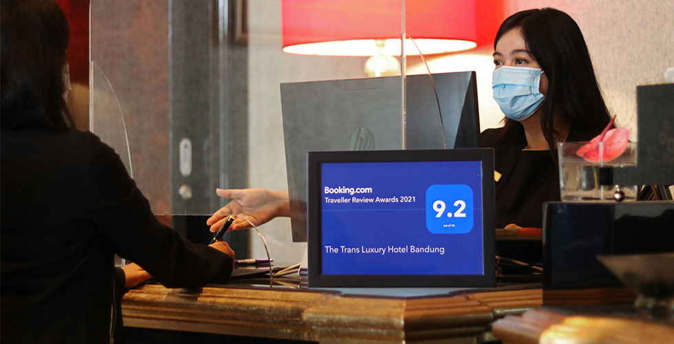 TRAVELLER REVIEW AWARDS 2021 - BOOKING.COM